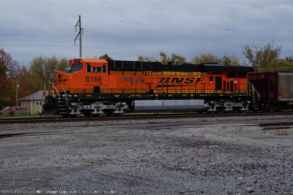 BNSF 6>66